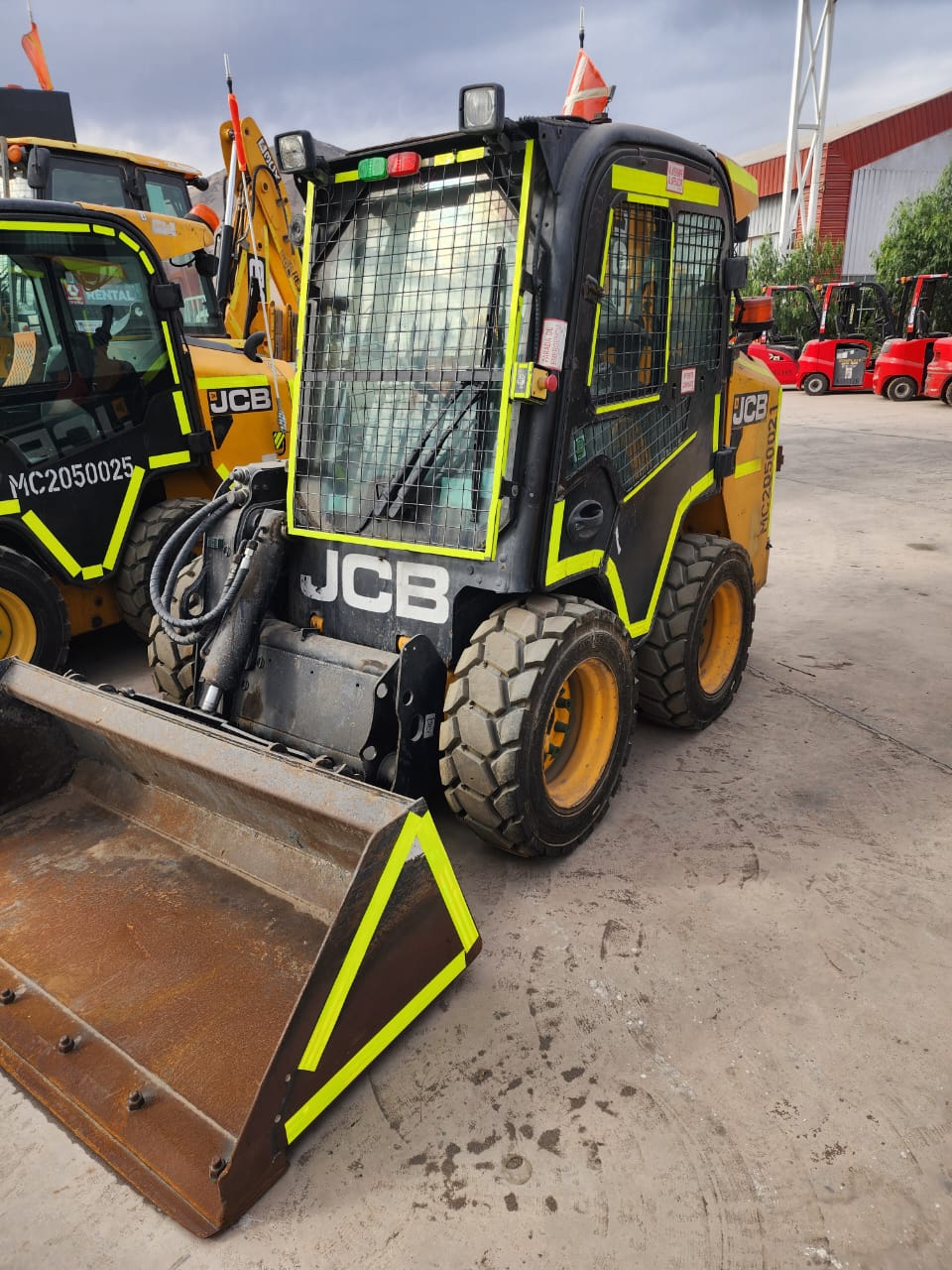Minicargador JCB 205 usado año 2021 (21) JCB - https://www.jcb.cl/